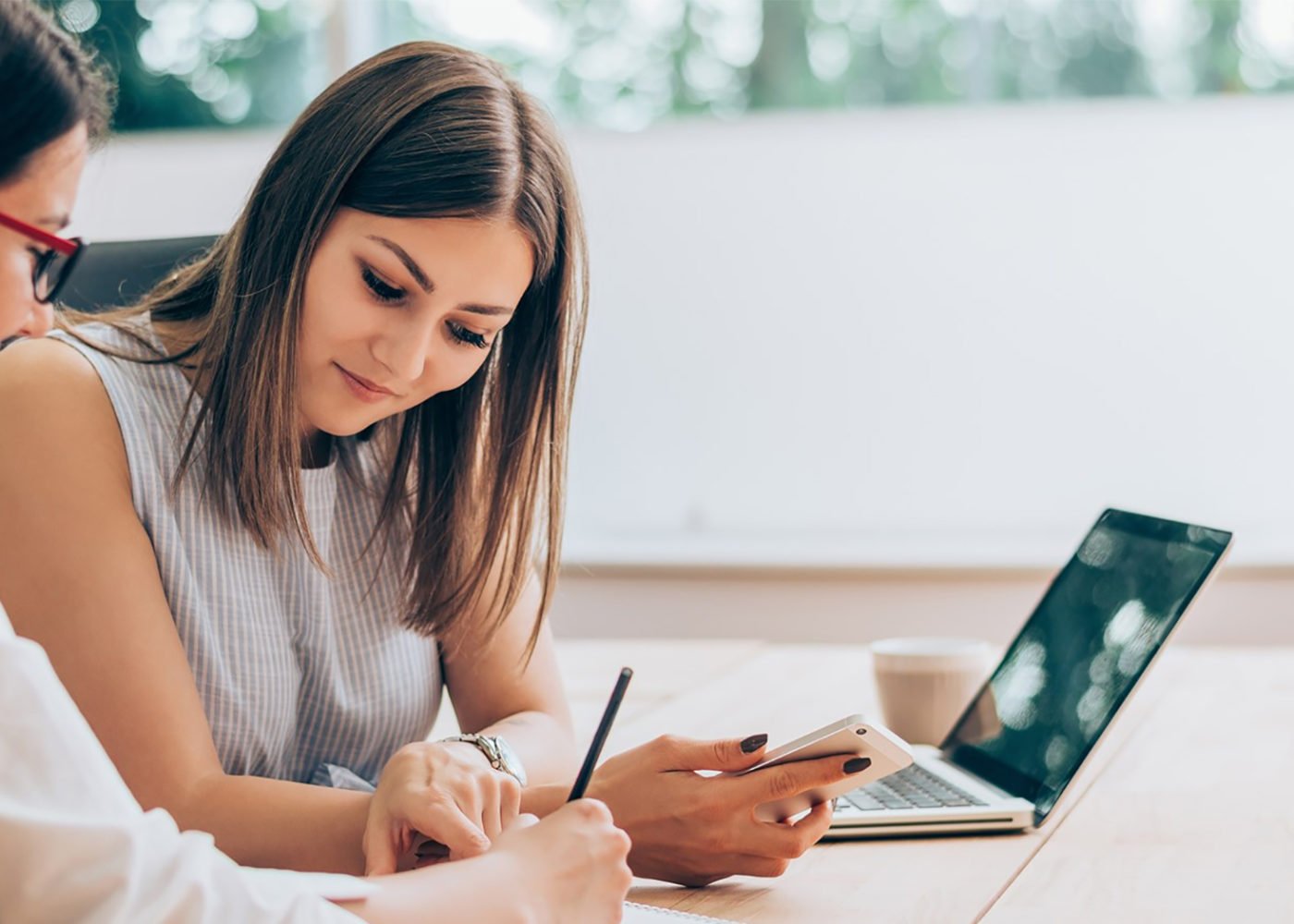 Working with a Recruiter to Get a Job: A Beginner’s Guide - Mac's List